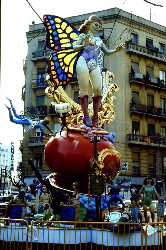 Falla Plaza Pintor Segrelles - Cendra Digital.